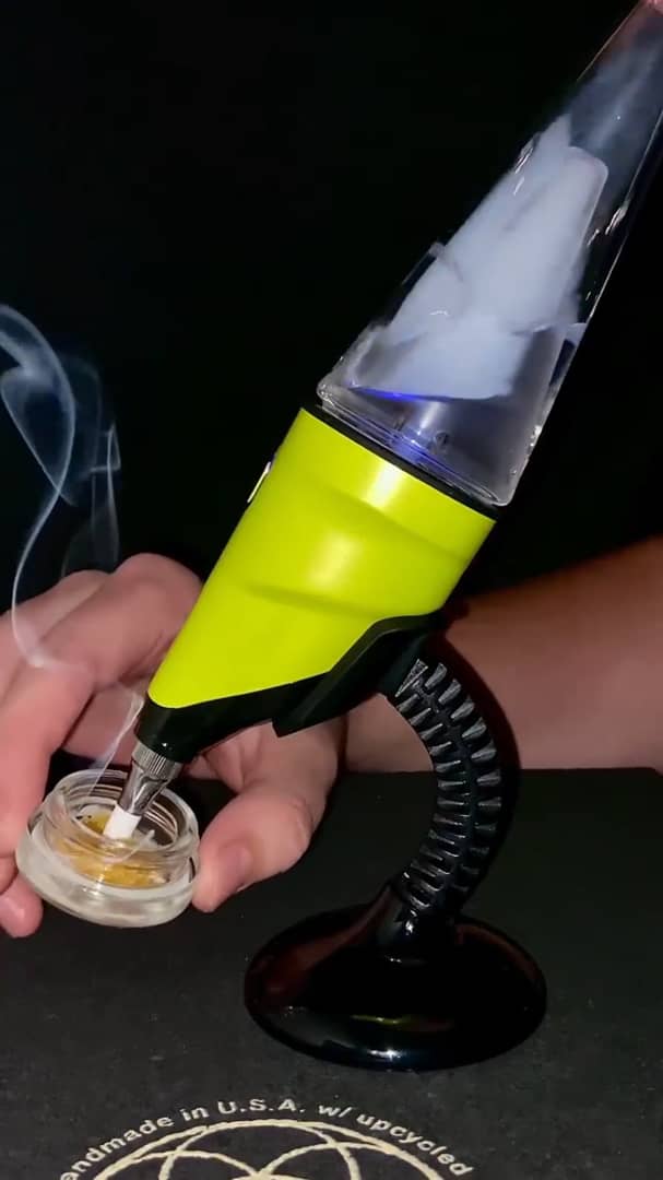 Lookah Seahorse Max Dab Pen on Vimeo