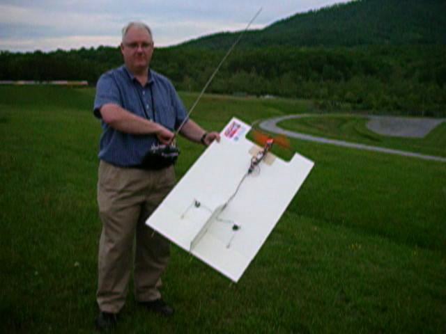 RC Flying Plank Two Short Flights 2009-05-07 on Vimeo
