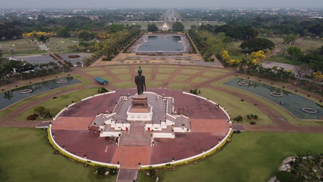 Park Statue Grass Open - Free video on Pixabay
