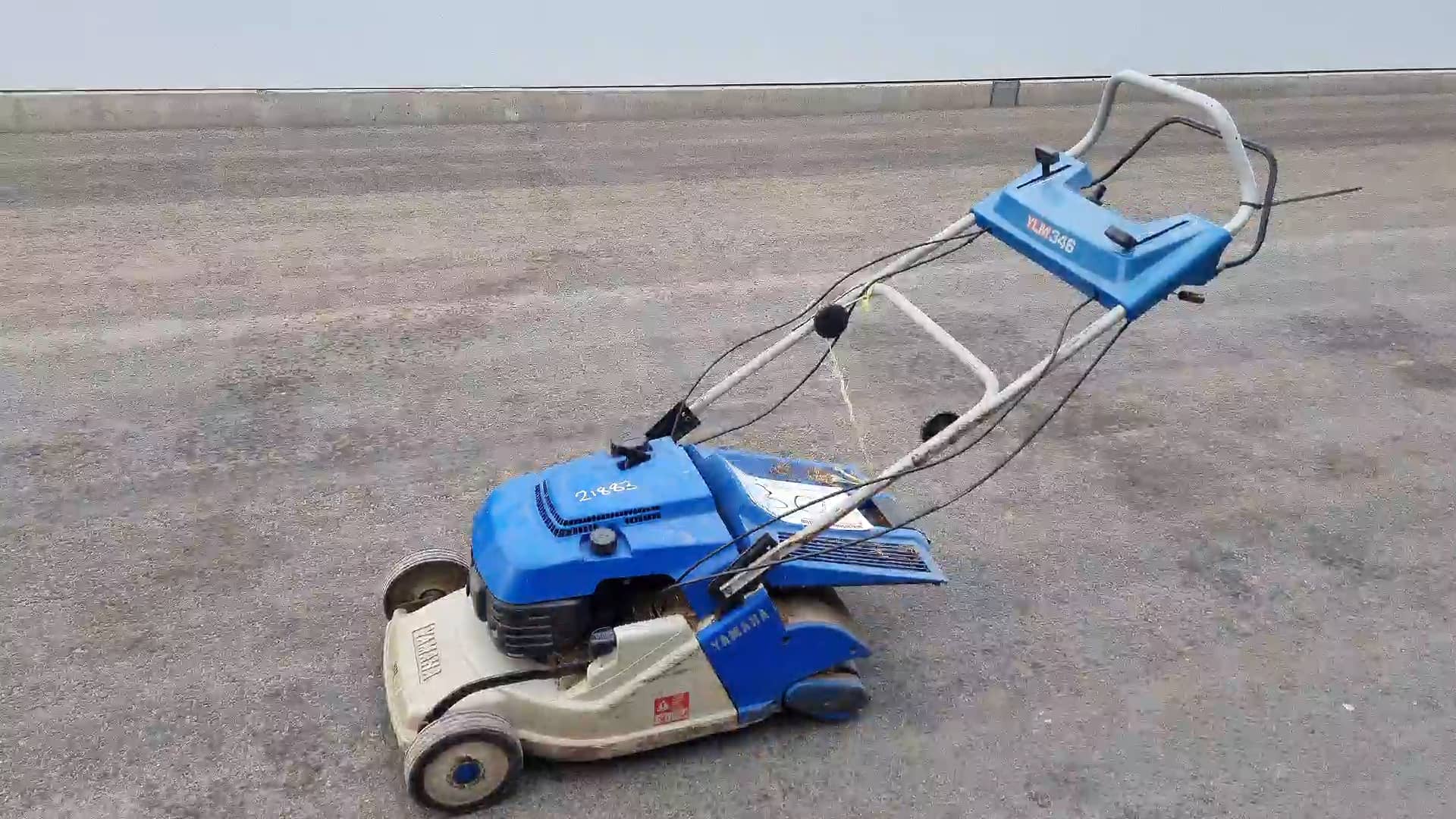 LOT # 0030 -- Yamaha YLM 346 Petrol Pedestrian Lawnmower on Vimeo