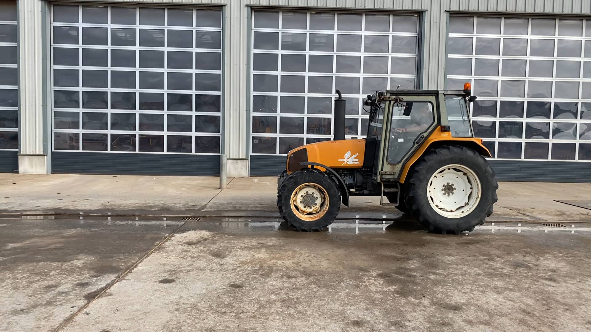 Renault CERES 95 4WD Tractor - Dromore June 21 on Vimeo