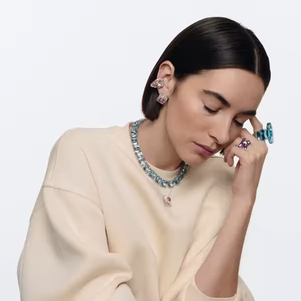 Swarovski øredobber Chroma earrings pink, rhodium plated - 5600627 on Vimeo