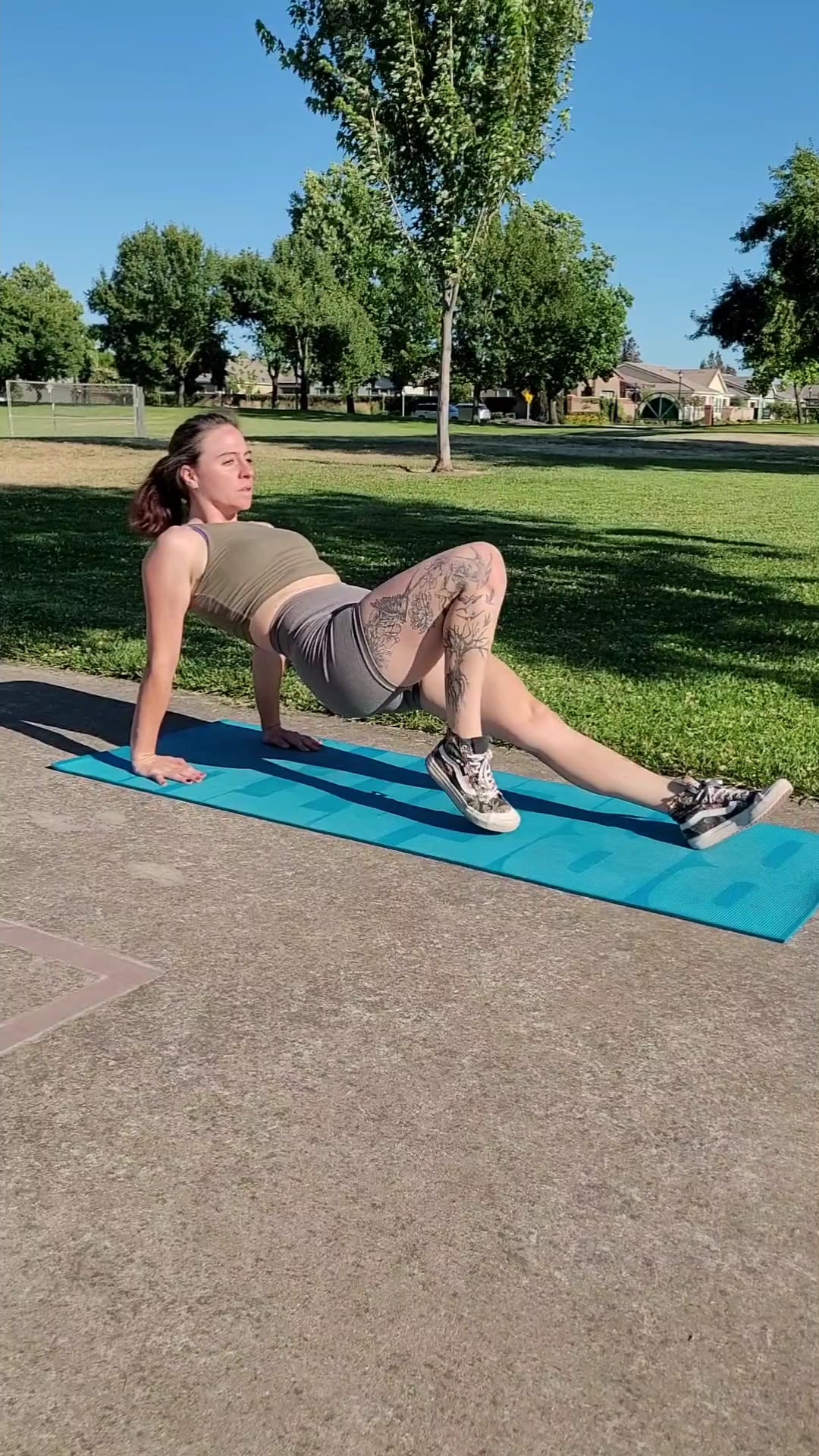 Reverse plank toe taps on Vimeo
