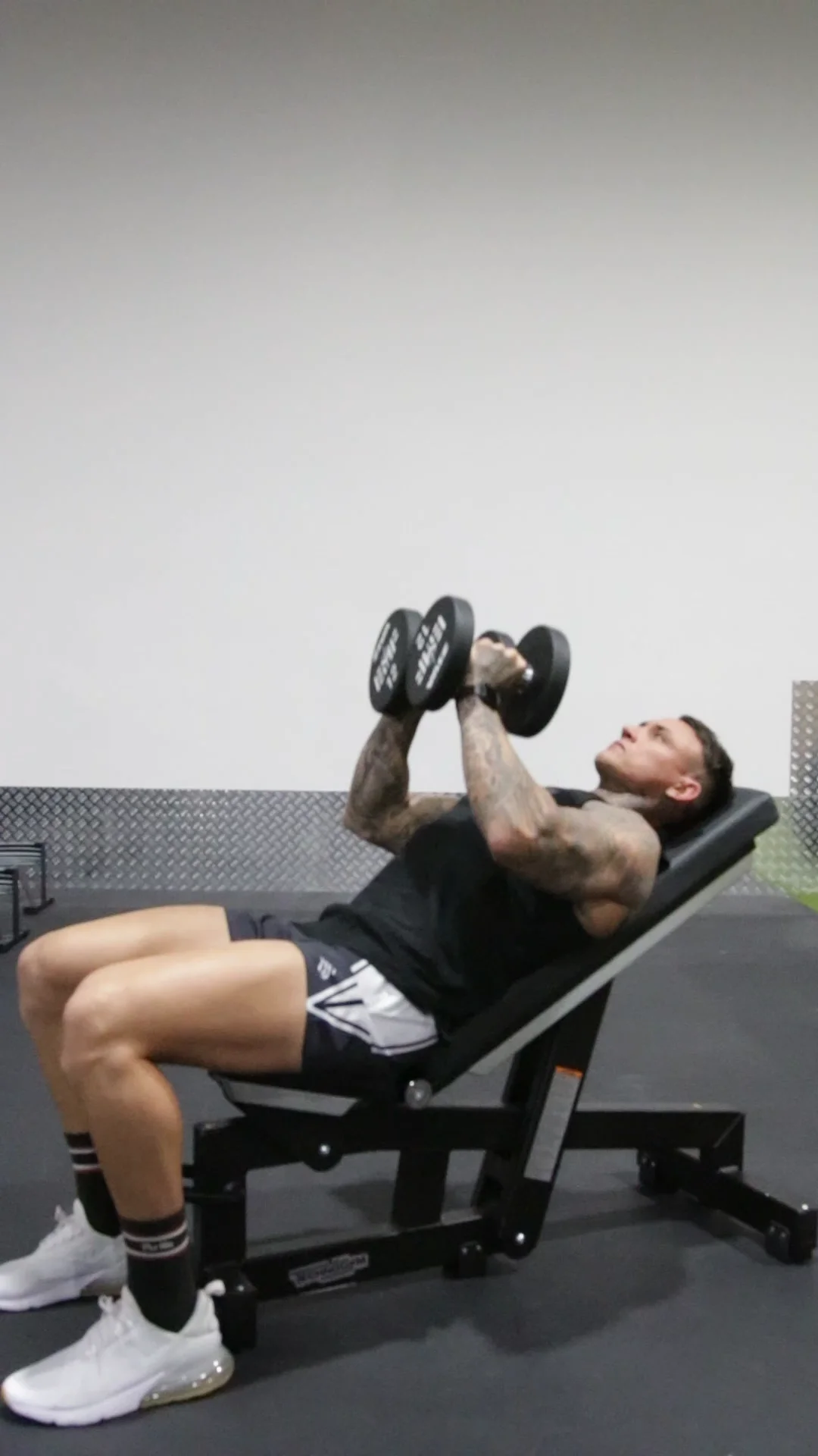 INCLINE CHEST PRESS NEUTRAL GRIP DUMBBELLS ( HOLDING DB TOGETHER ) on Vimeo