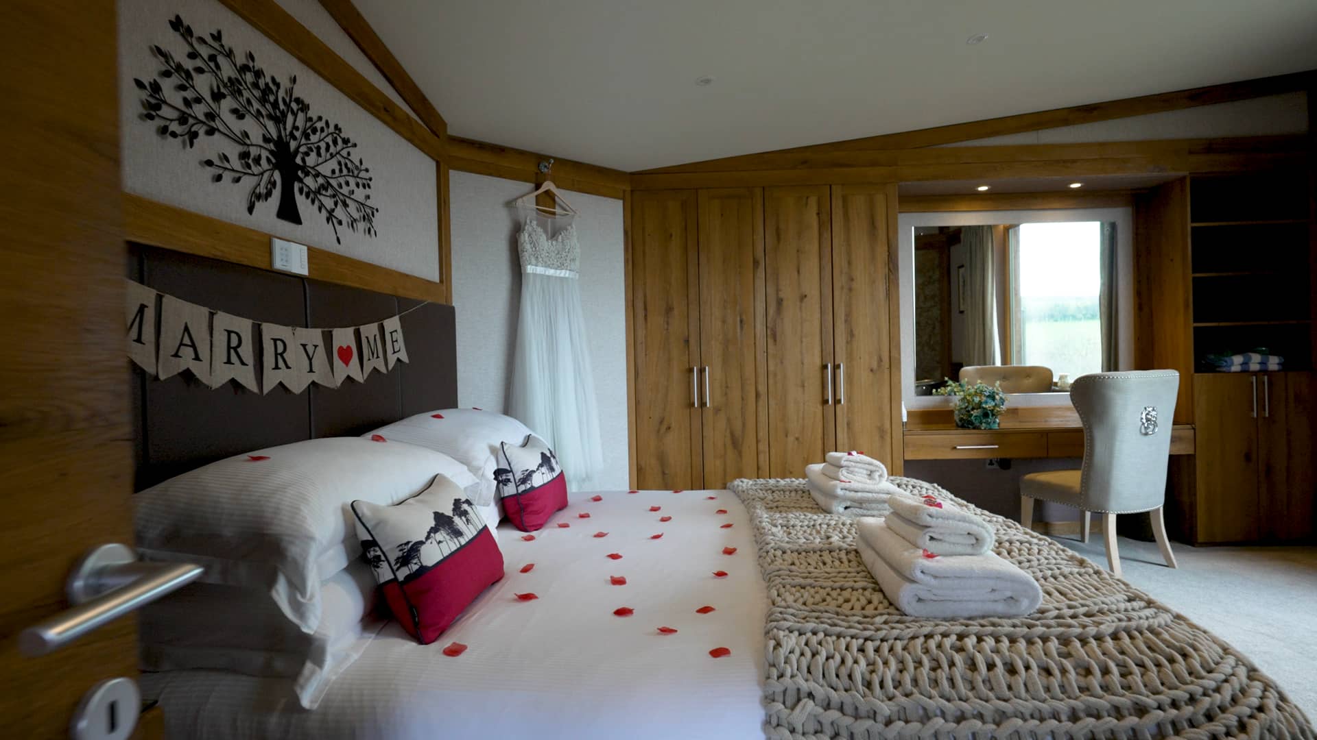 Tree Top Escape Intimate Wedding Venue on Vimeo