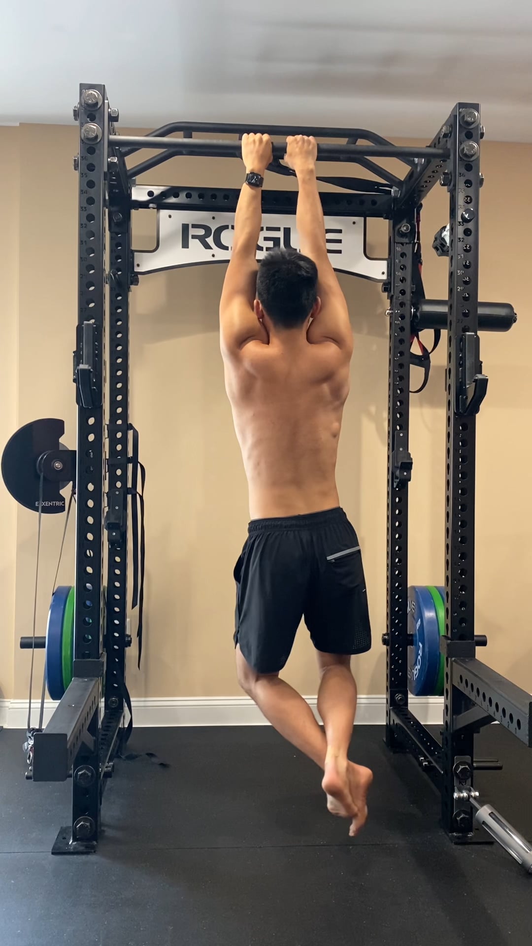 Alternating Hands Bar Hang on Vimeo