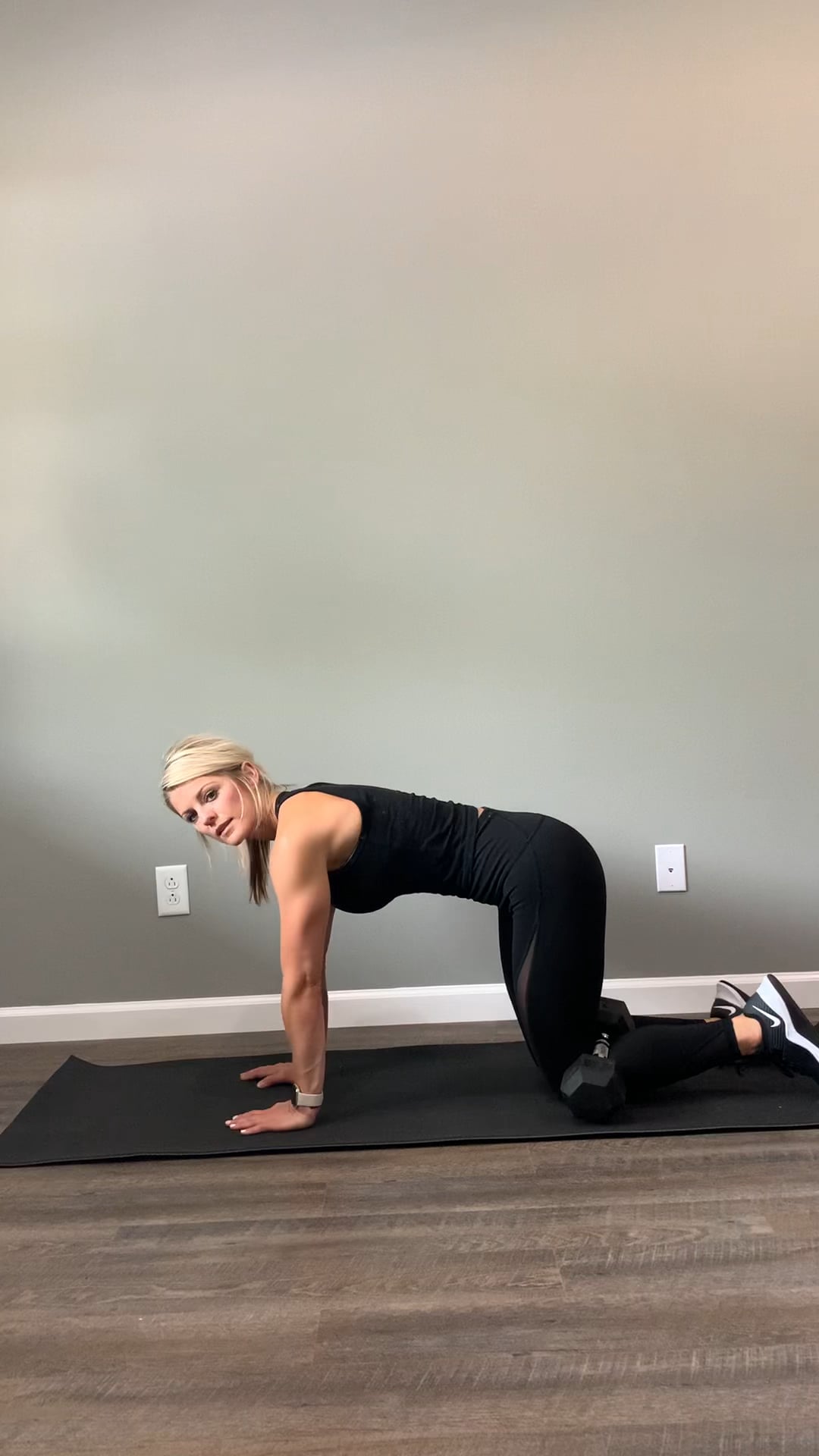 Glute Kickback/Donkey Kicks on Vimeo