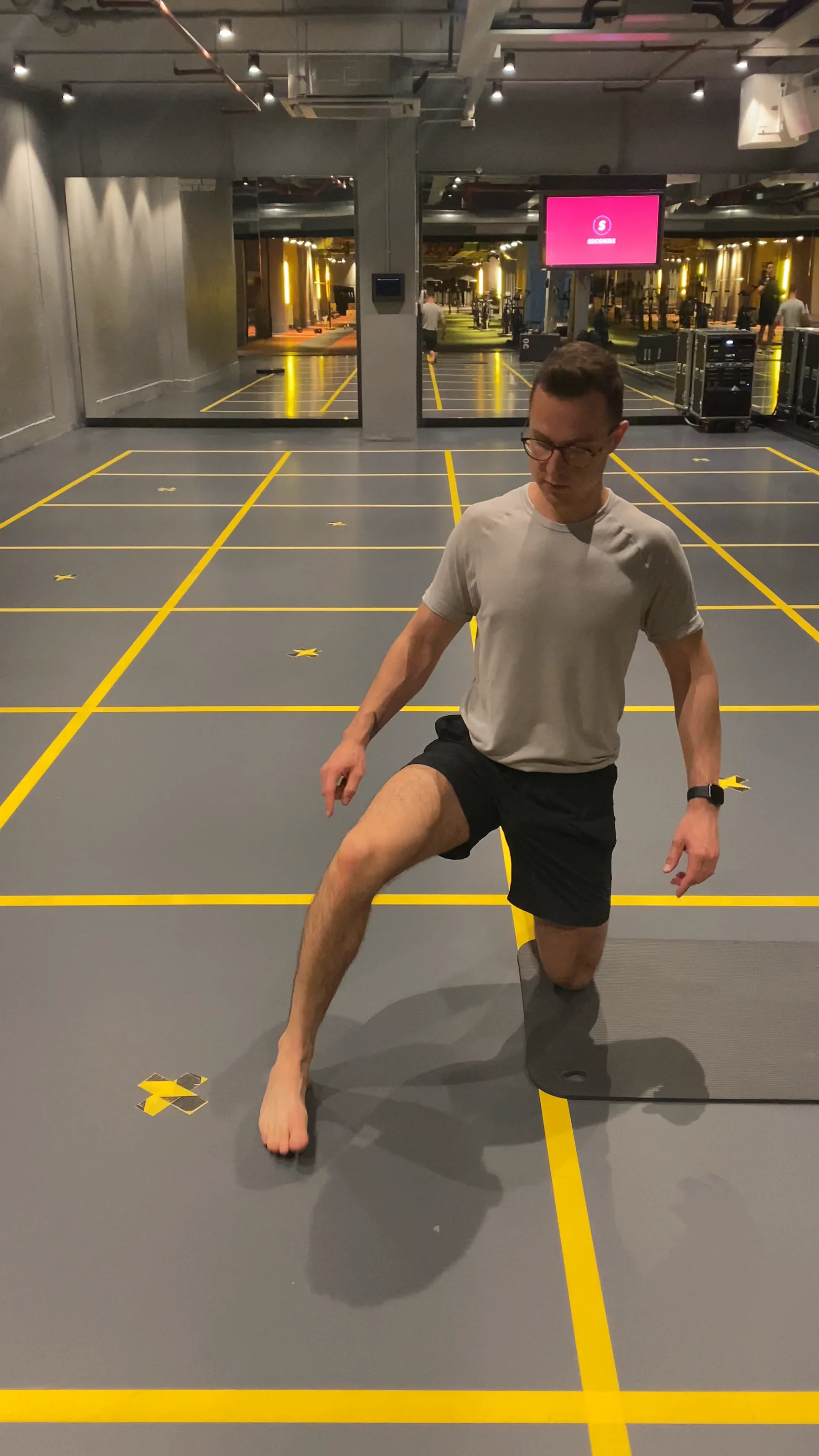 3-POINT KNEELING BALANCE on Vimeo