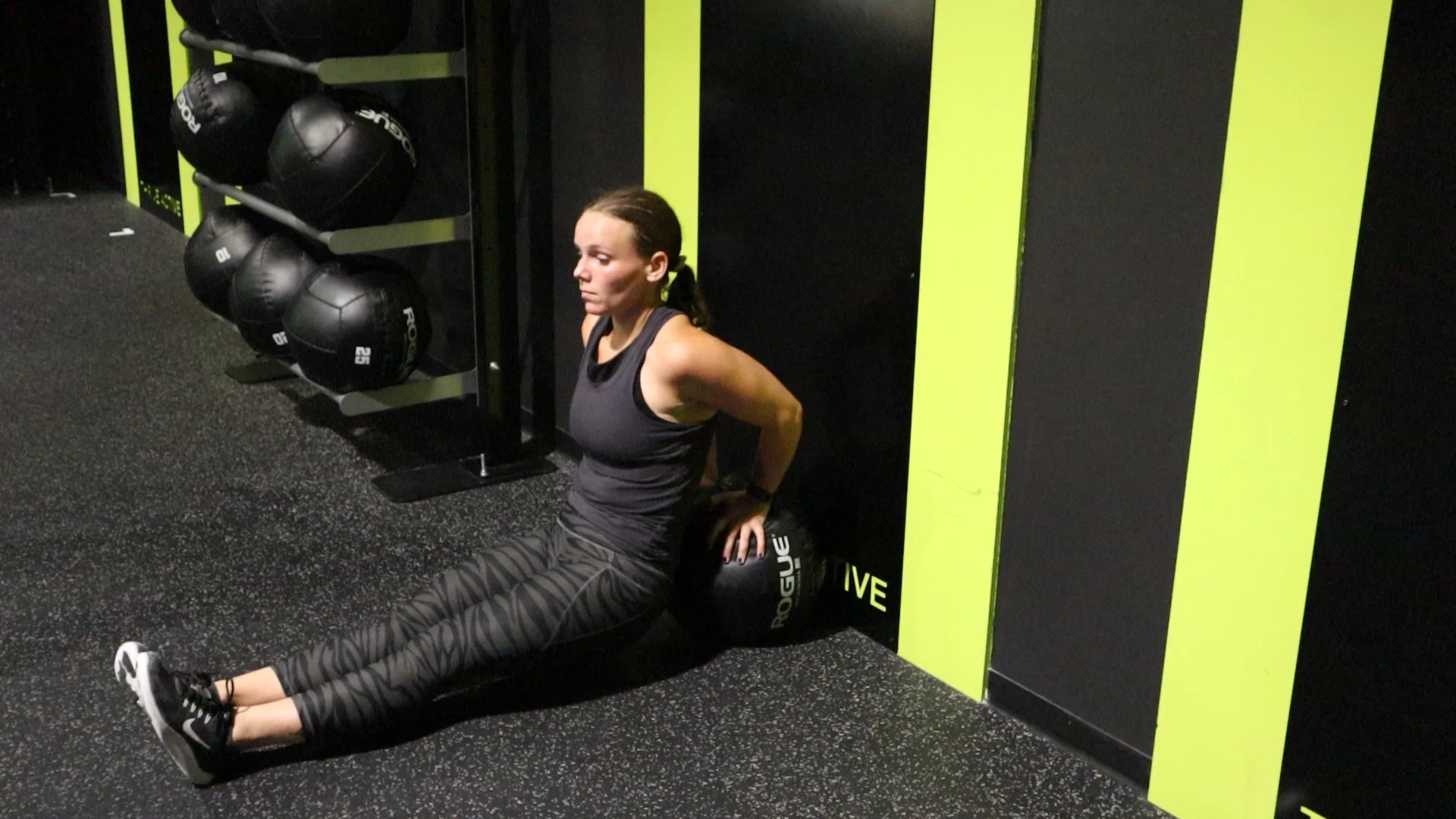 Ball Tricep Dips on Vimeo