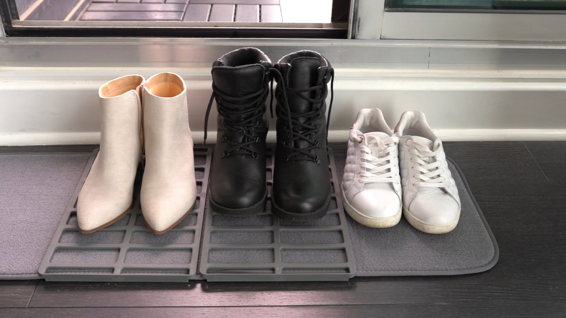 253372 Shoe drying mat.mp4 on Vimeo