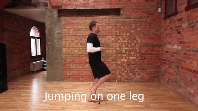 VIVOBAREFOOT - Training - Jumping on One Leg