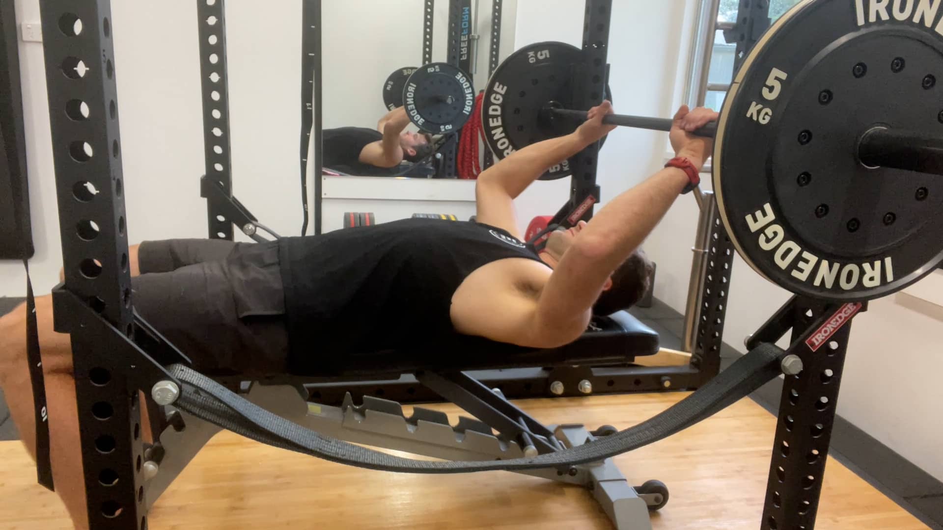 BB Bench press on Vimeo