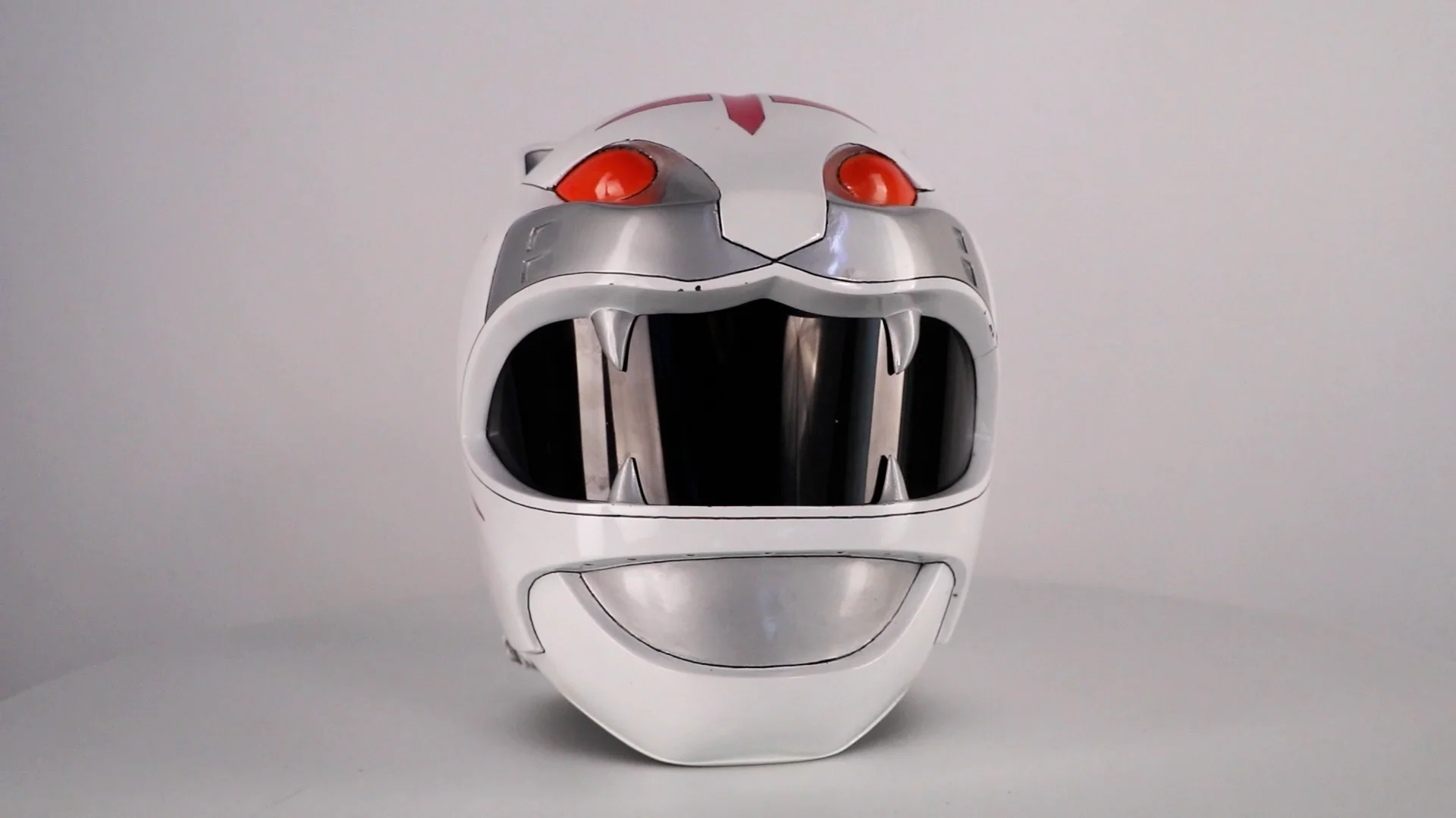 Lot #130 - Power Rangers Wild Force (2002-2003) White Wild Force Ranger ...