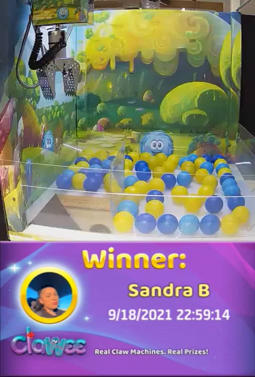 I played Clawee and won a real prize! Check it out! ---> on Vimeo