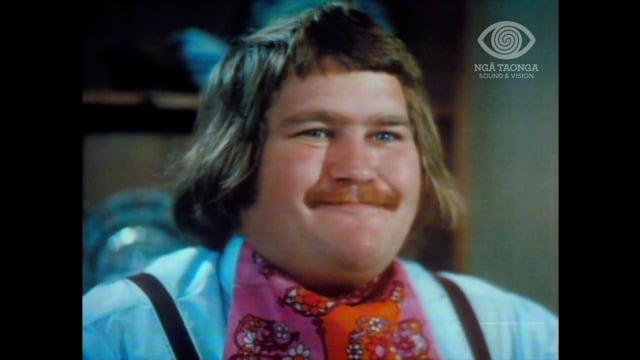 COLMANS SELF SAUCING SPONGE PUDDING. SPONGY PUDS. HUNGRY LADS