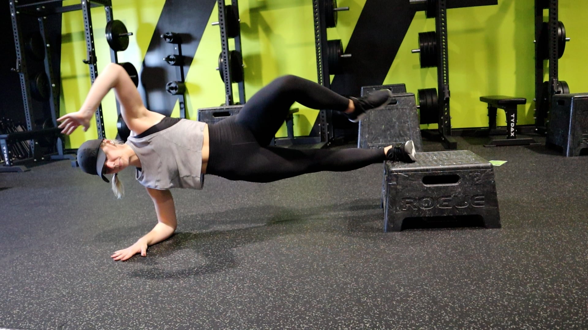 Box Side Plank Knee Tucks on Vimeo