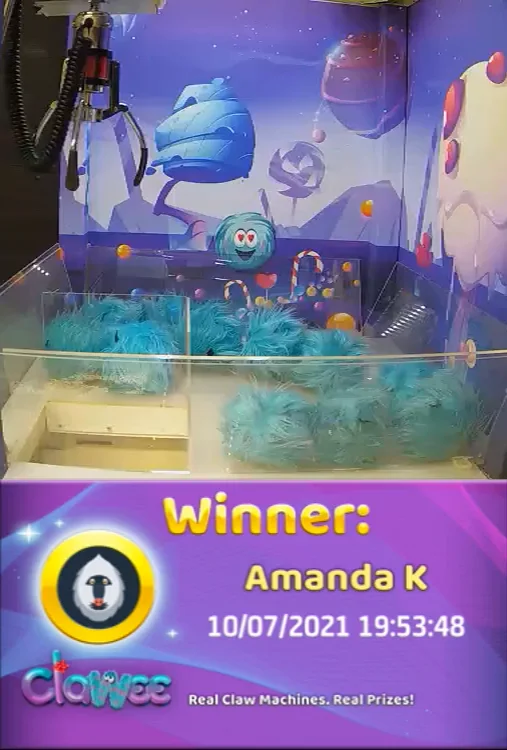 I played Clawee and won a real prize! Check it out! ---> on Vimeo