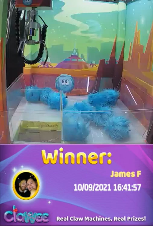 I played Clawee and won a real prize! Check it out! ---> on Vimeo