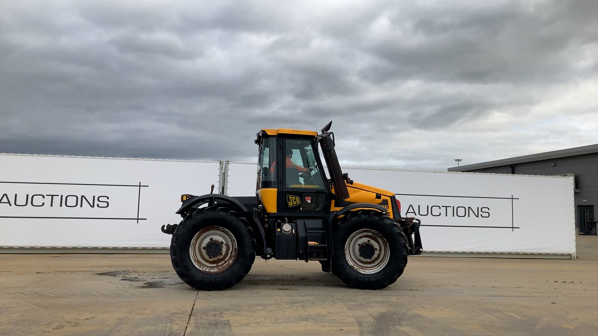 JCB Fastrac 2140 4WD 4WD Tractor - Leeds October 21 on Vimeo