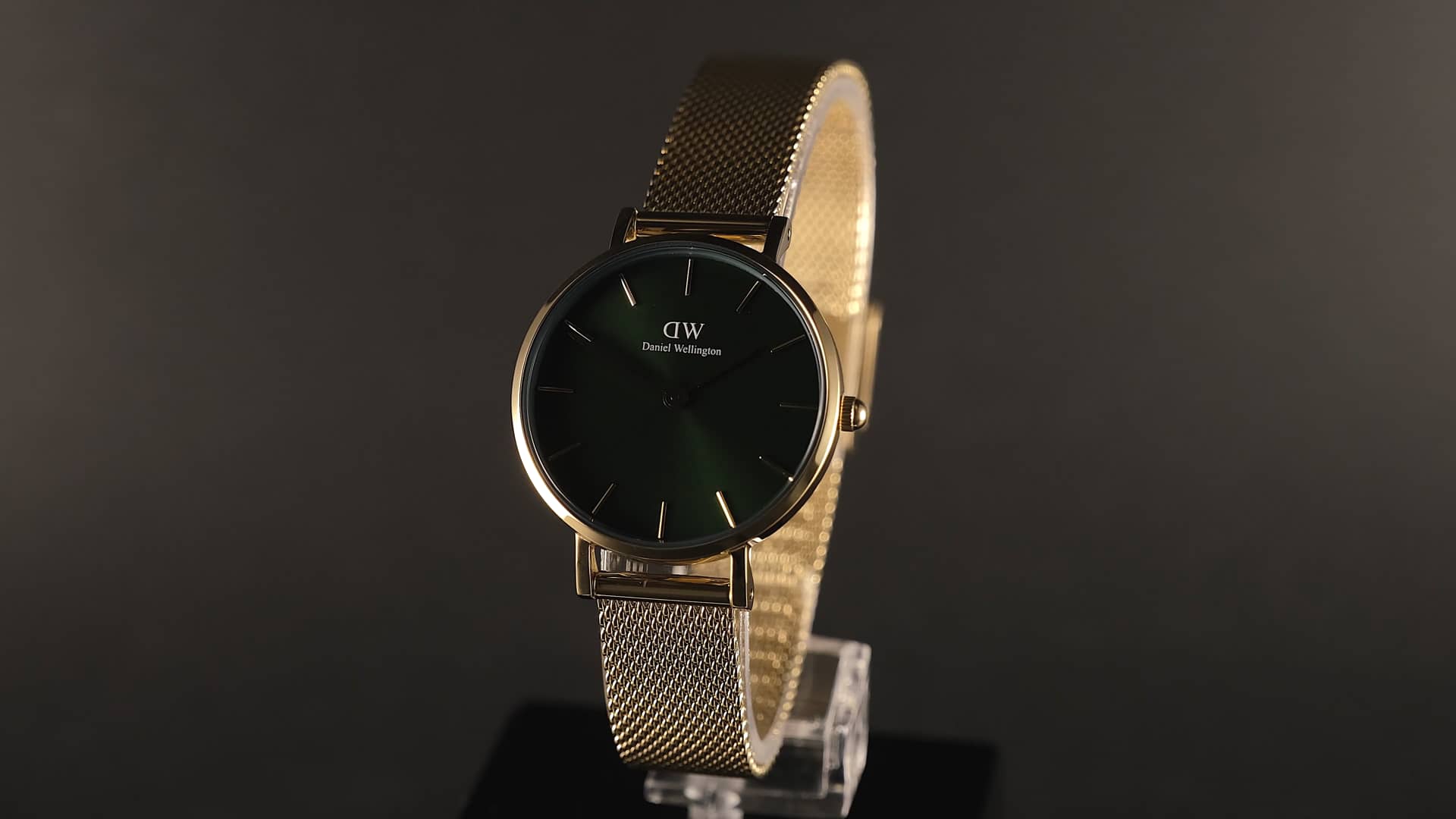 Daniel Wellington -Petite Emerald gold grün 28mm- DW00100479 on Vimeo