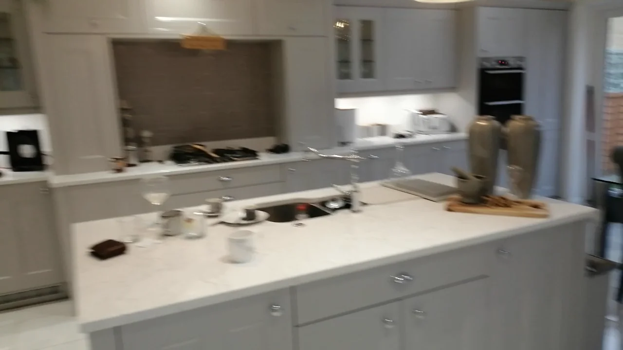 Wren Kitchen doors peeling.mp4 on Vimeo