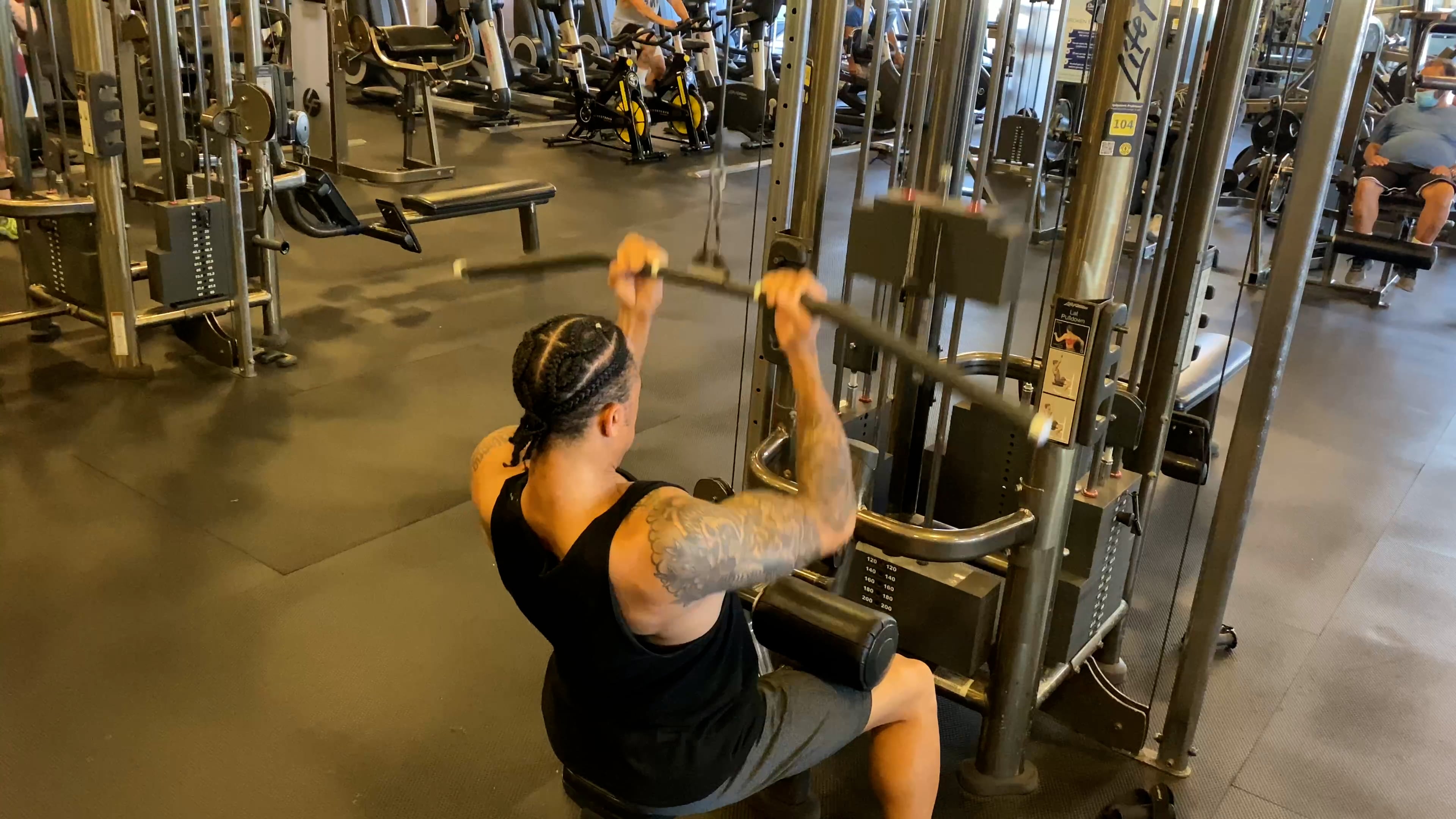 Underhand Lat Pulldown on Vimeo