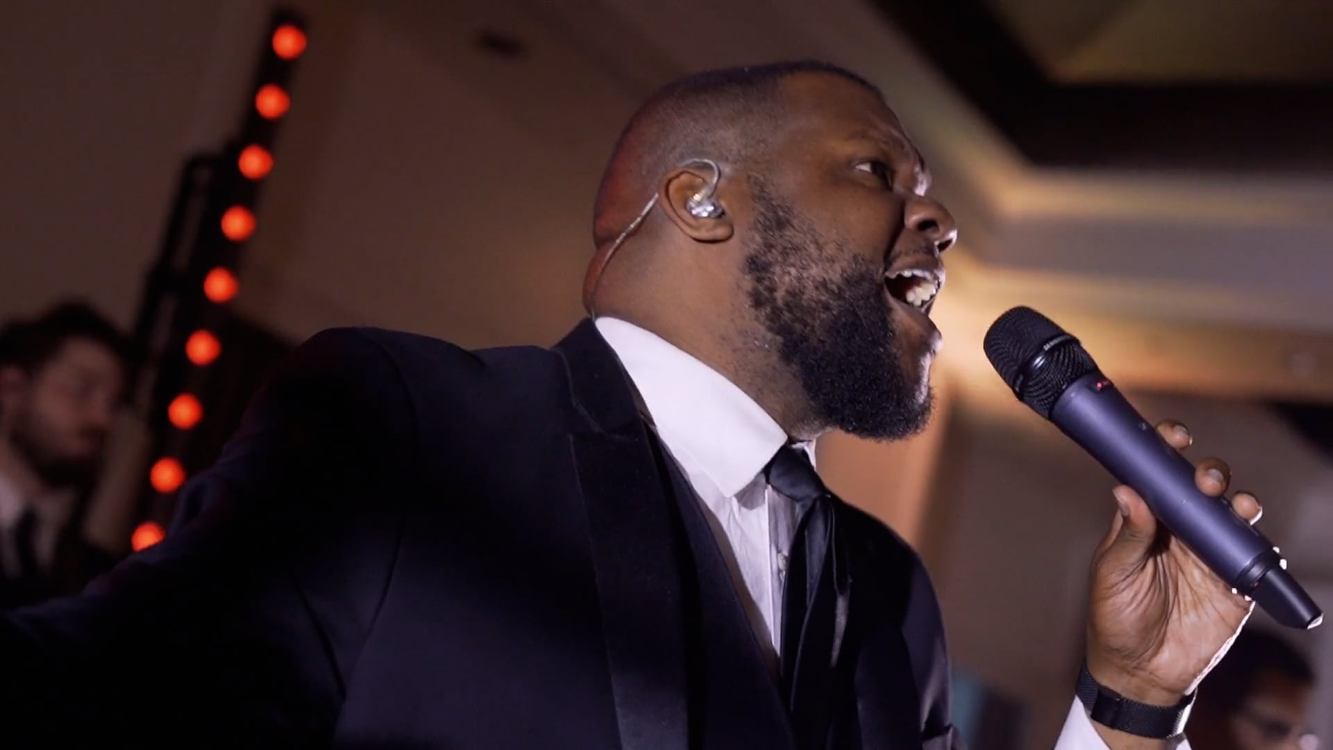 SINGERS-Male | Jordan Kahn Music Co