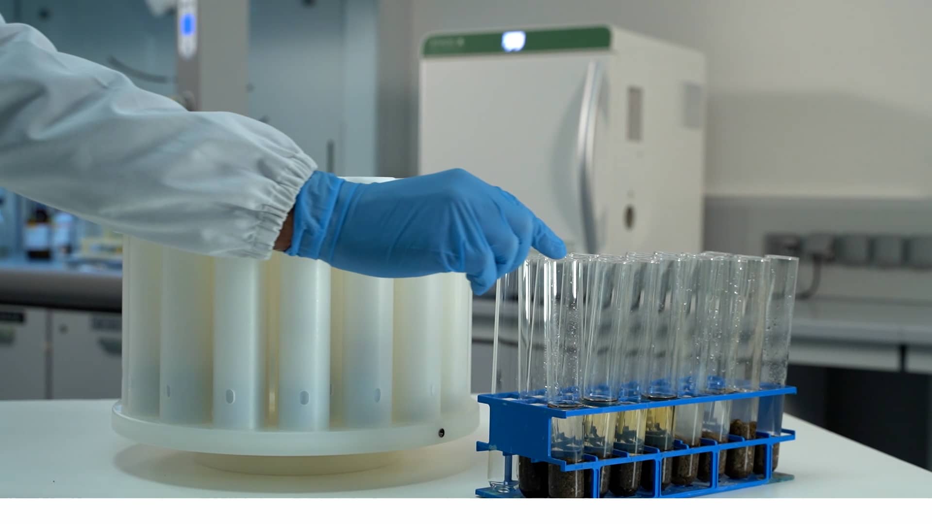 ETHOS X with fastEX-24eT: microwave extraction for environmental ...