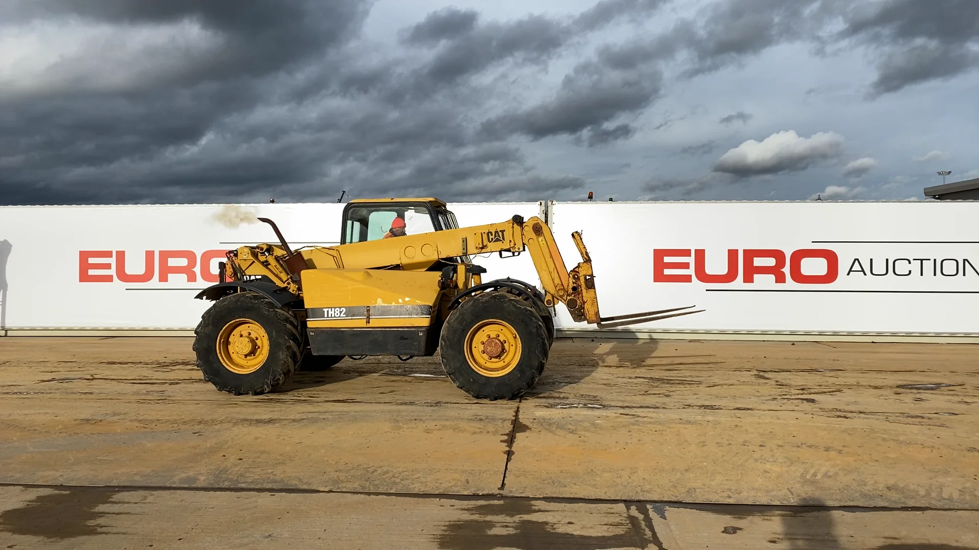 LOT # 2891A -- CAT TH82 on Vimeo