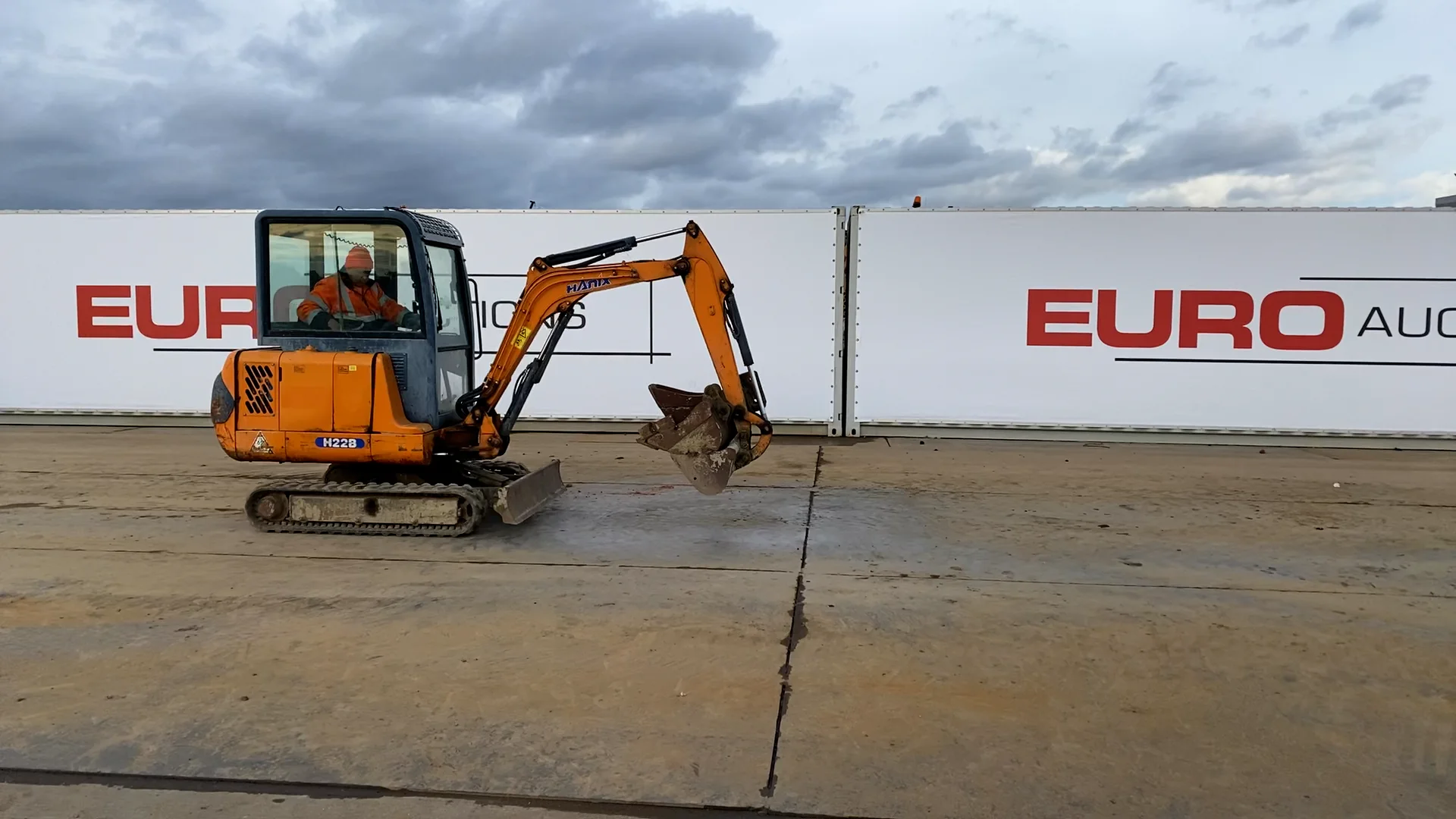 LOT # 1661 -- 2008 Hanix H22B on Vimeo