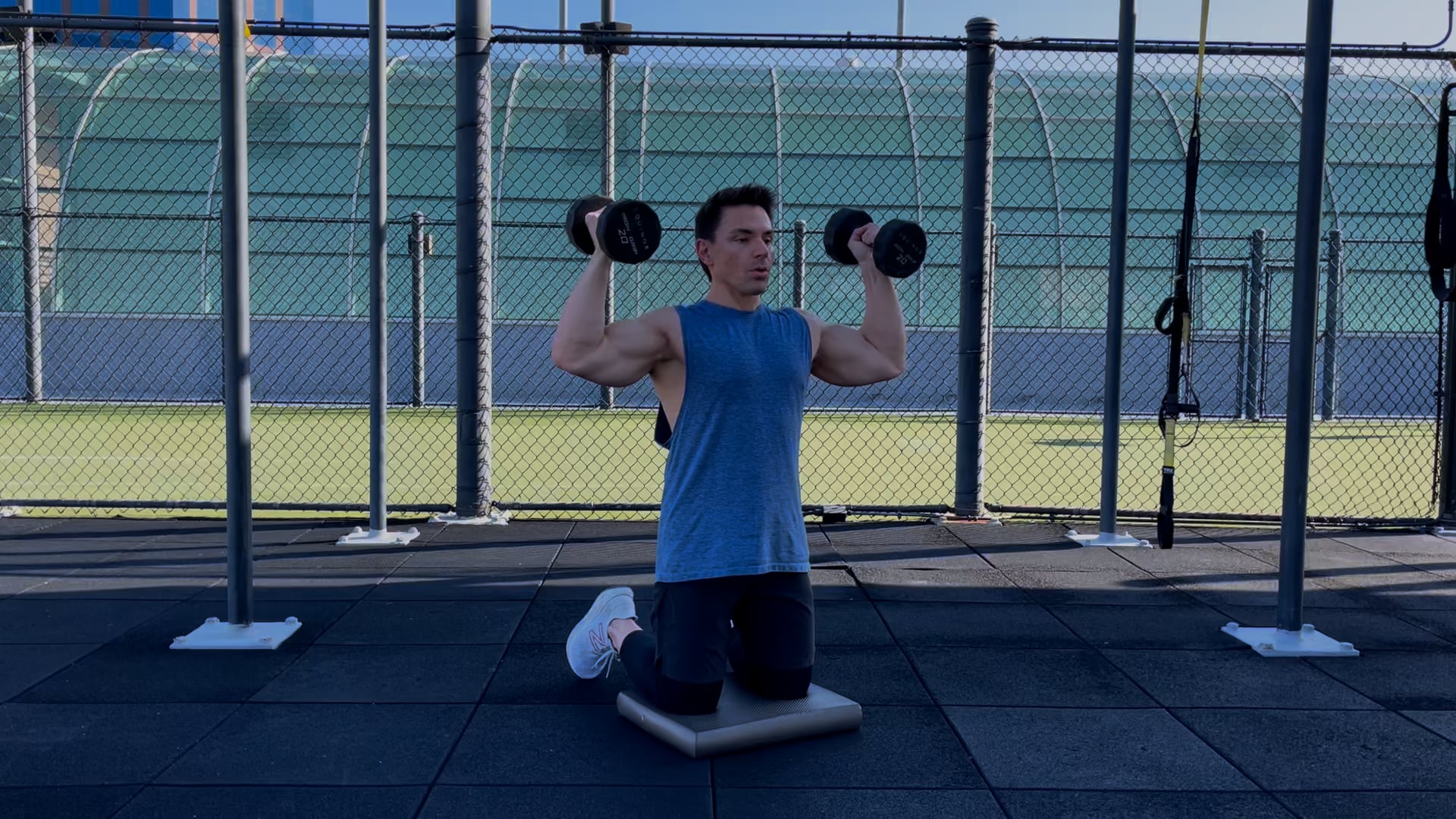 Kneeling overhead press w neutral grip on Vimeo