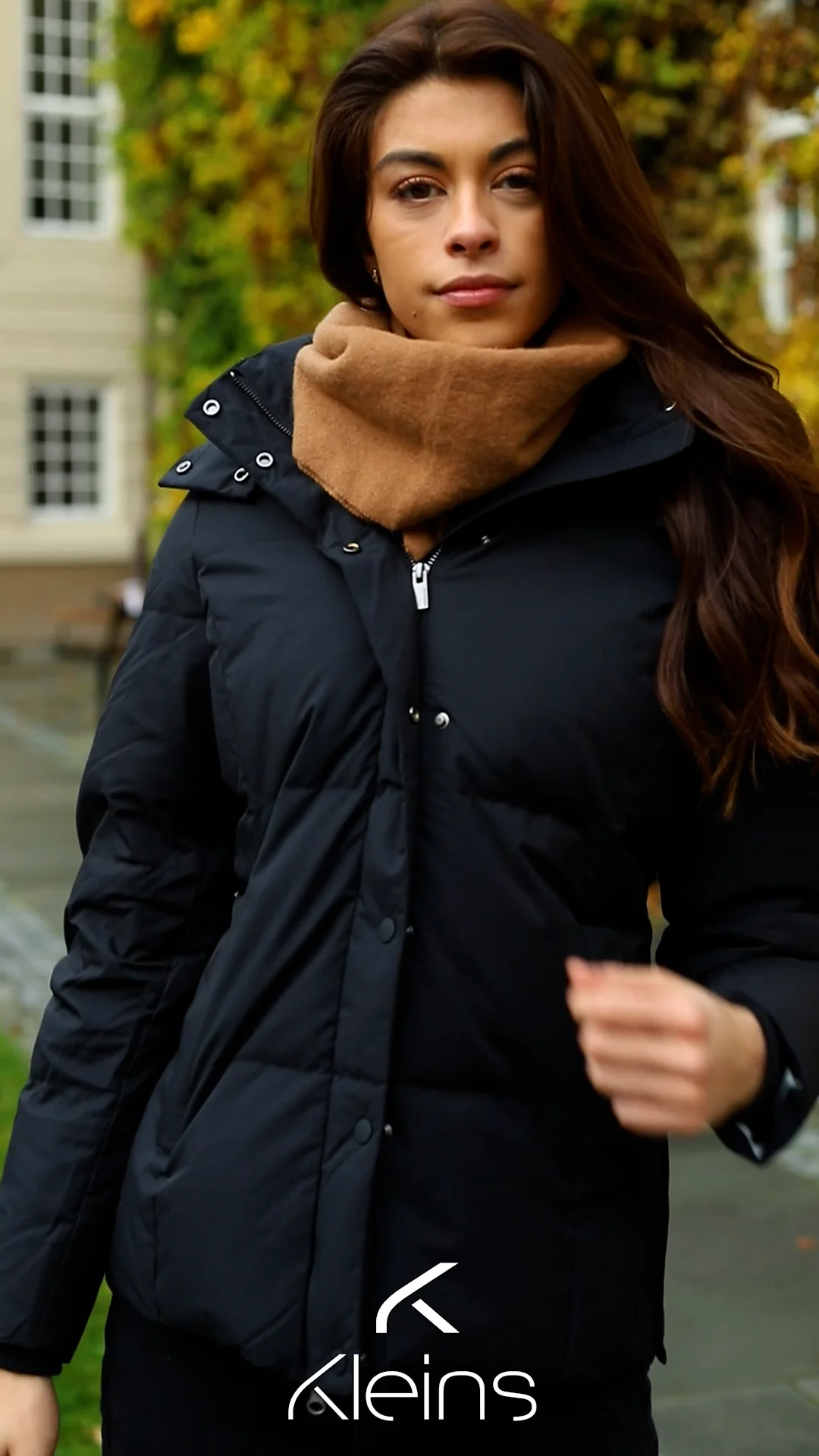 Erica AW21 Short Puffer, Sort_johnnylove_kleins_ny.mp4 on Vimeo