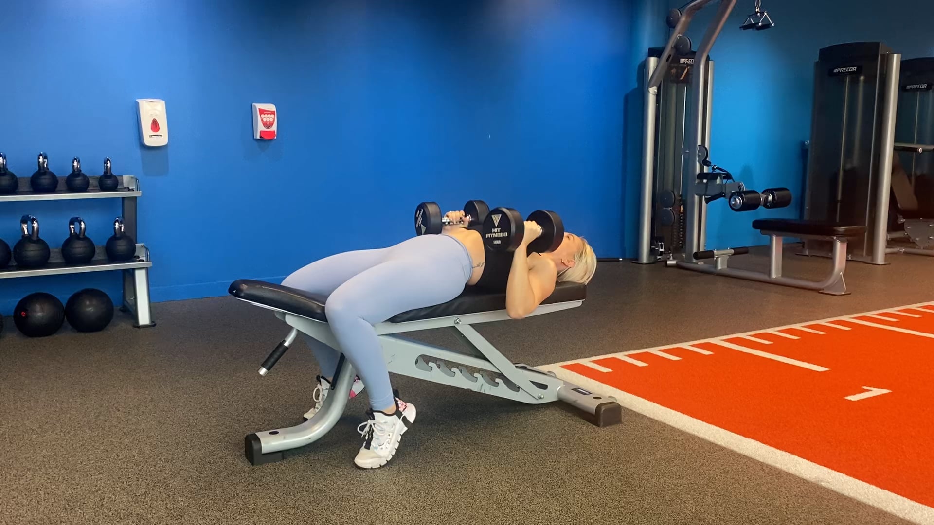 Close Grip Dumbbell Chest Press (Knuckles In) on Vimeo