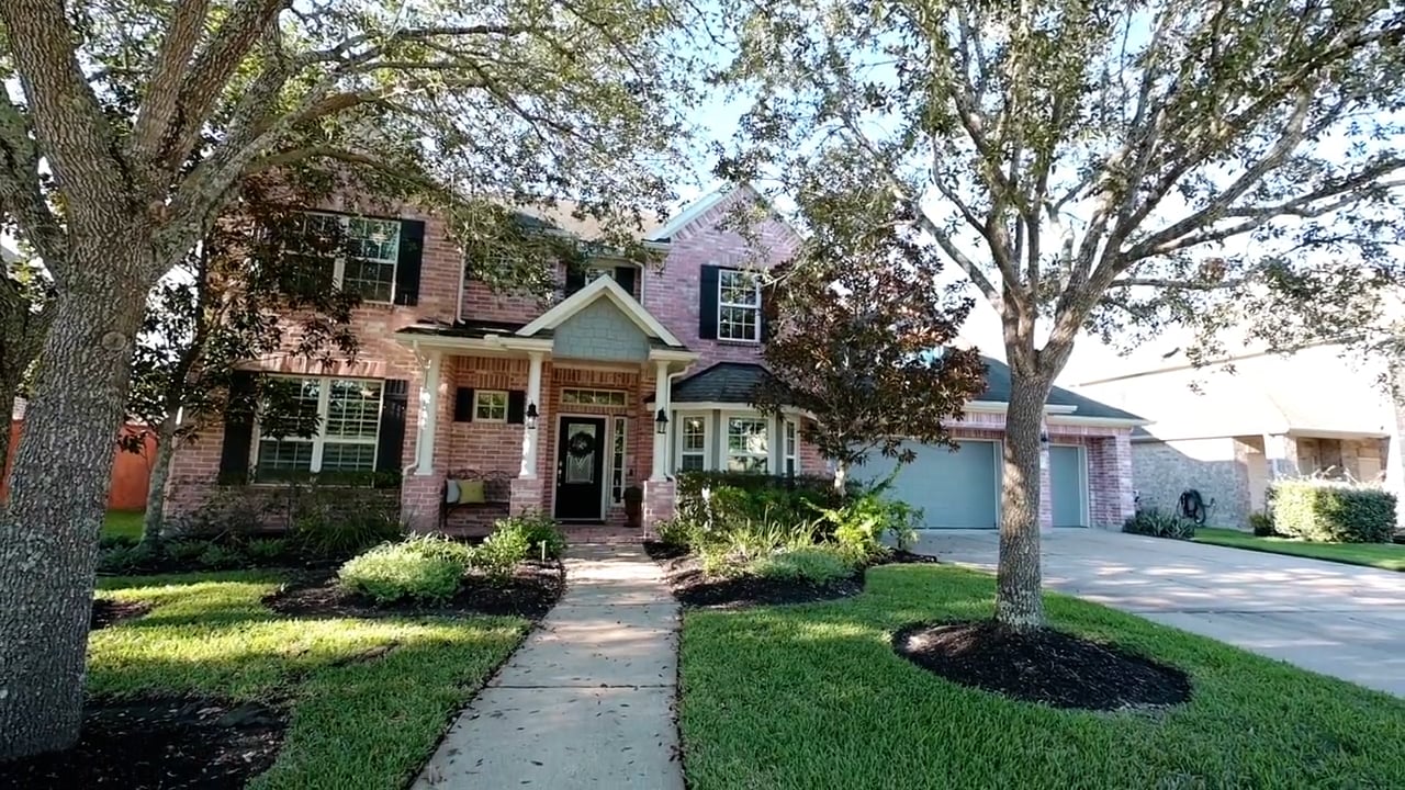5221 Pilgrim Oaks Ln on Vimeo