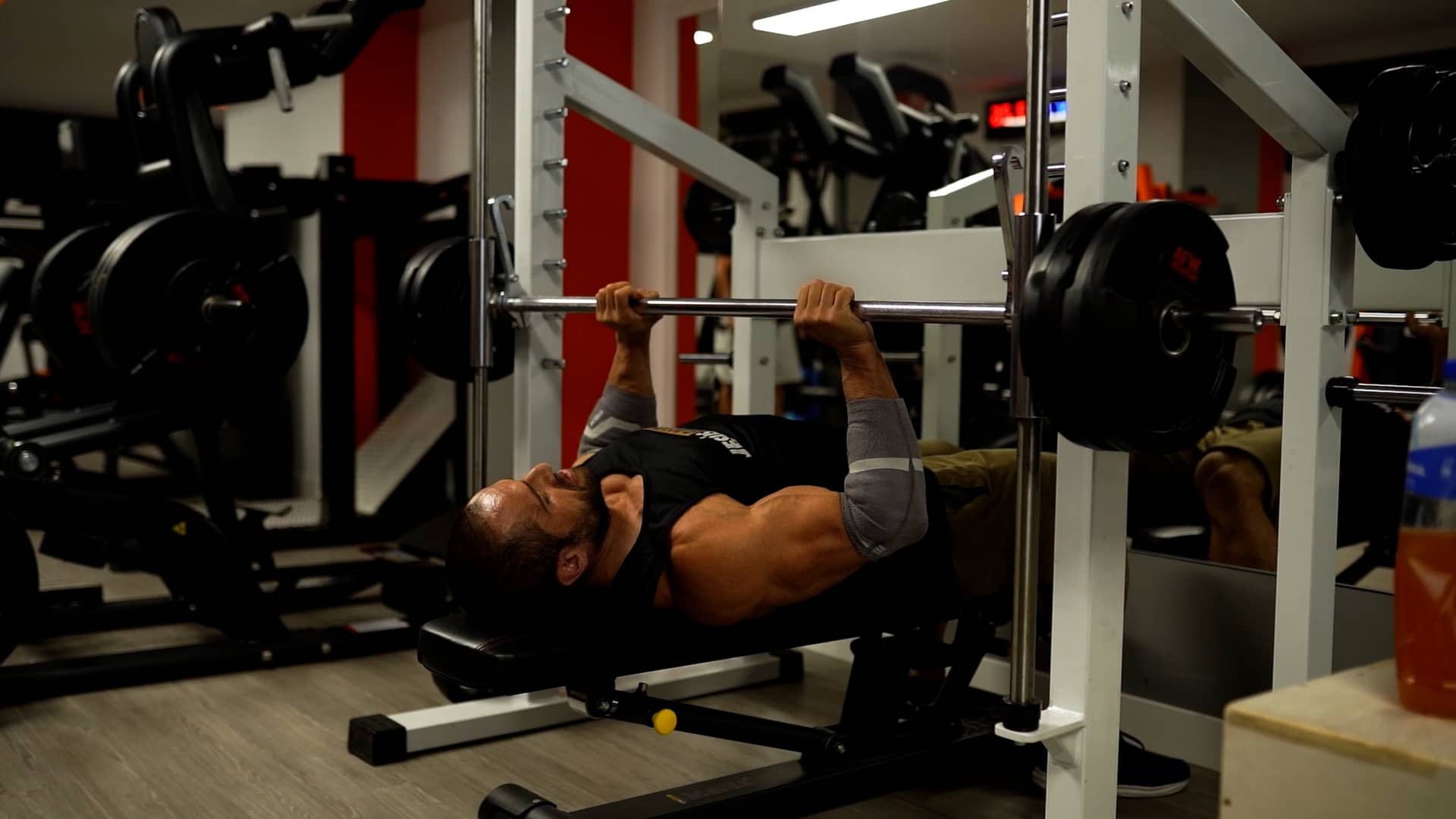 30. Press cerrado en Multipower (recorrido parcial) on Vimeo