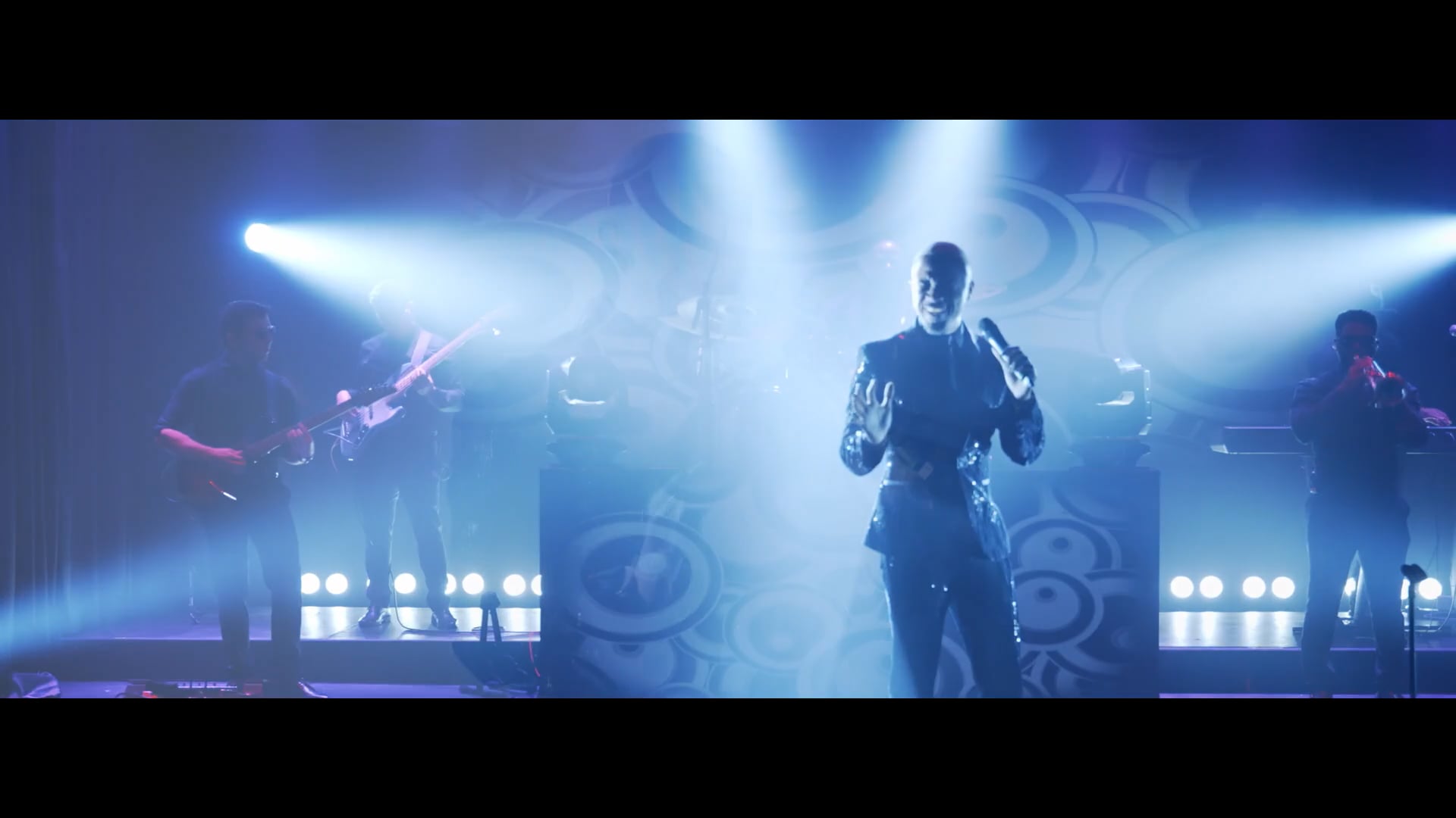 Kevin Sings 'Feeling Good'