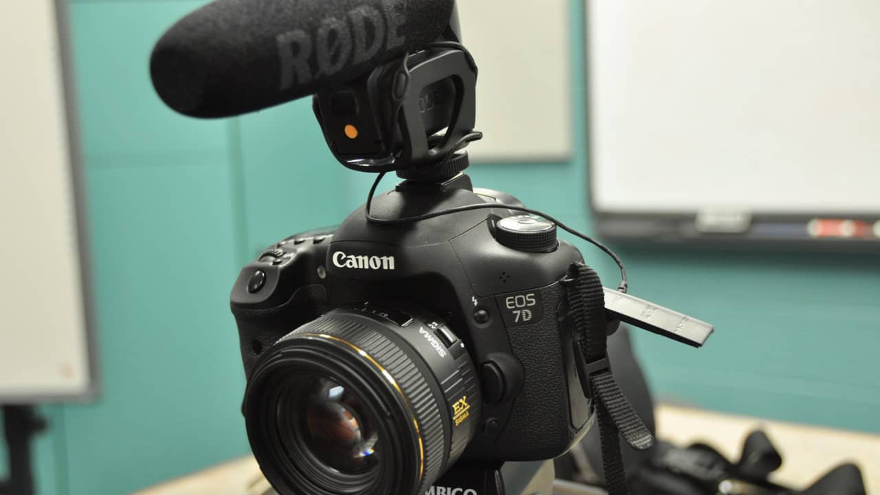 Rode VideoMic Pro + Canon 7D on Vimeo