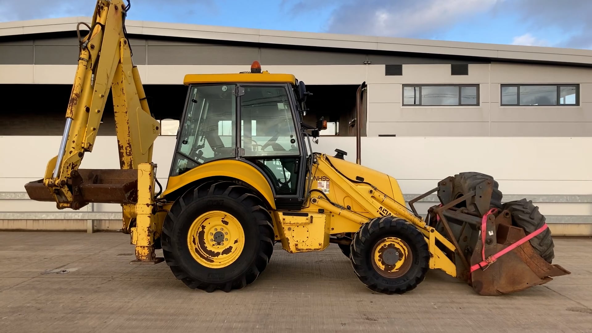 New Holland NH95-4PT/E Turbo Backhoe Loader- Leeds December 21 on Vimeo