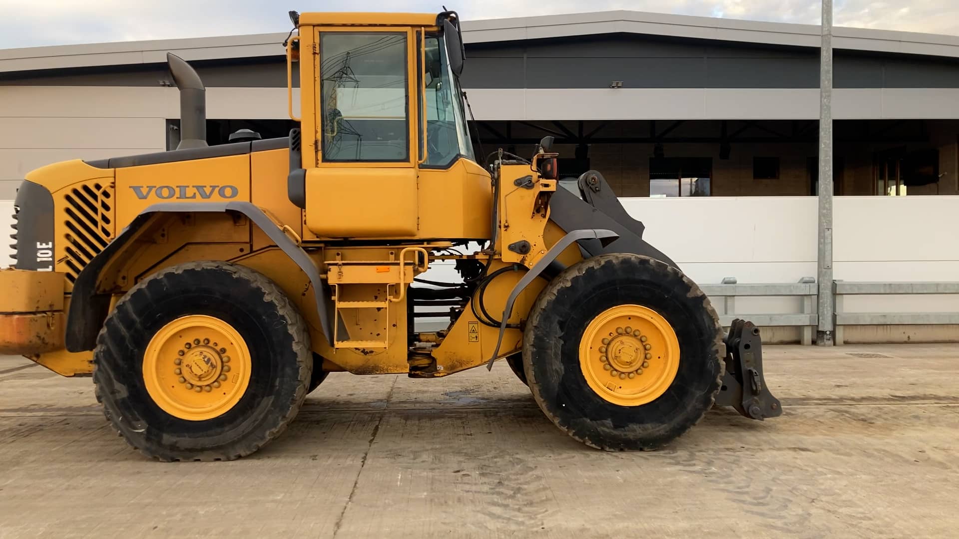 2004 Volvo L90E - Leeds December 21 on Vimeo