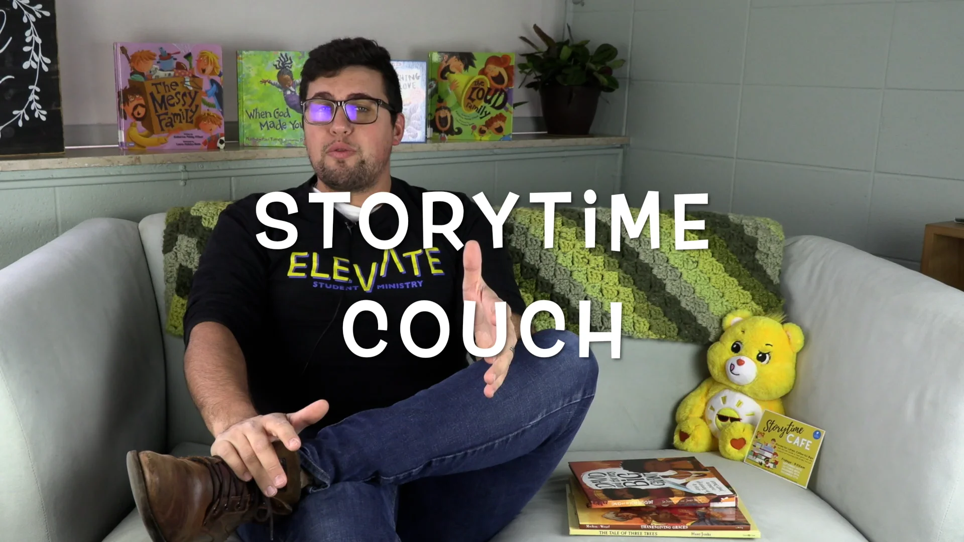 Storytime Couch 11.19.21.mp4 on Vimeo
