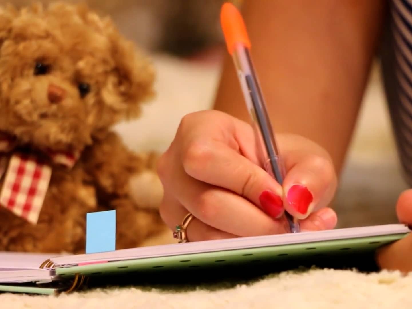 bedroom@busy_writing@2112x1584 on Vimeo