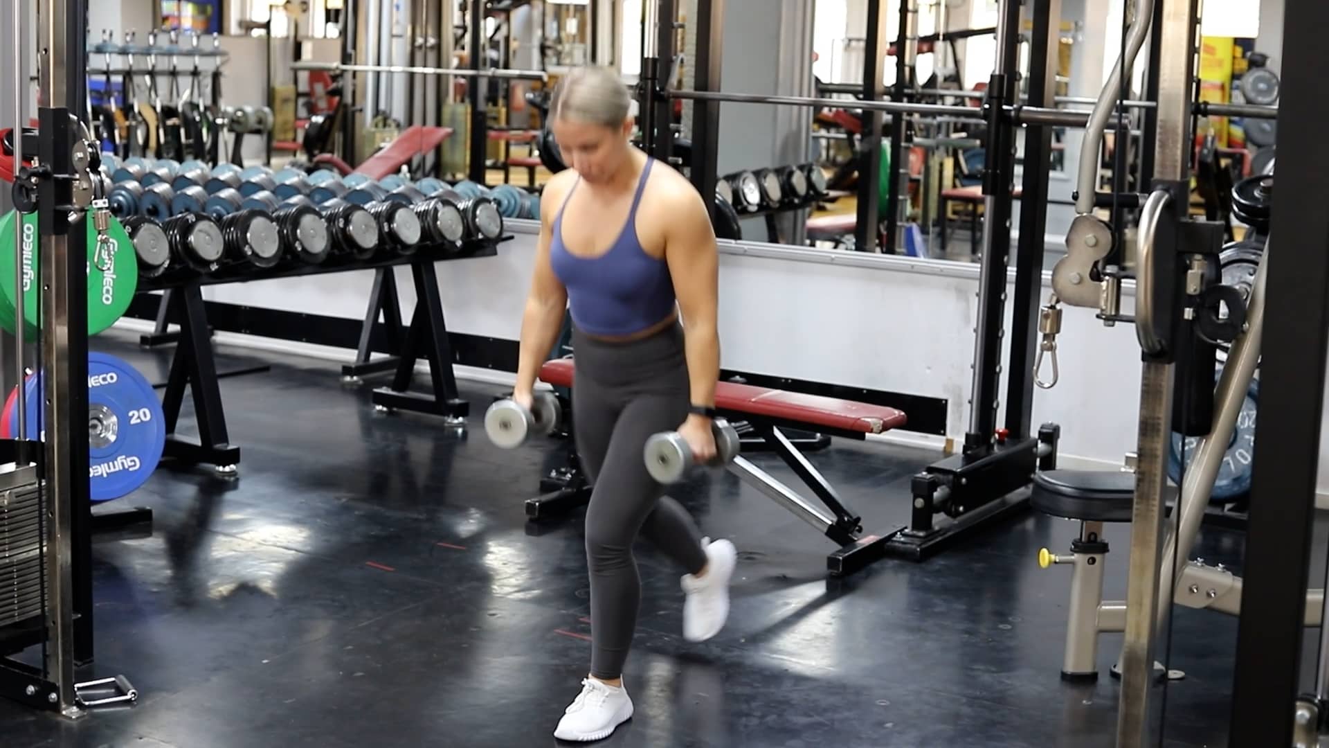 Utfall bakåt med hantlar on Vimeo