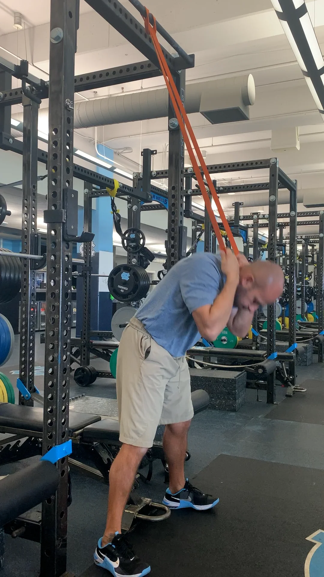 Band standing crunches on Vimeo