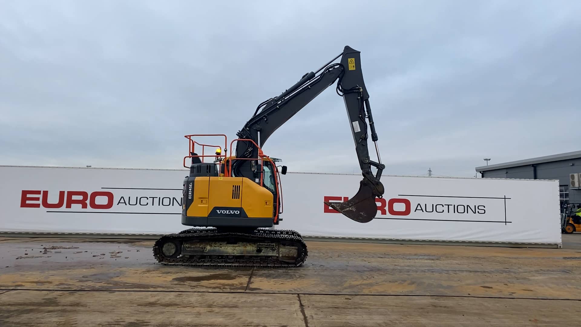 LOT # 2399 — 2016 Volvo ECR145EL on Vimeo
