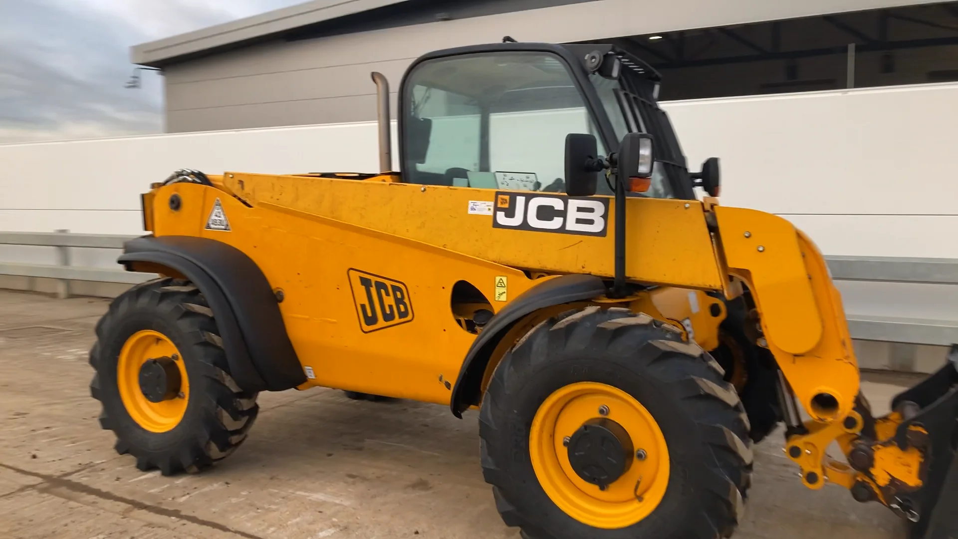 LOT # 1199 — 2009 JCB 527-55 on Vimeo
