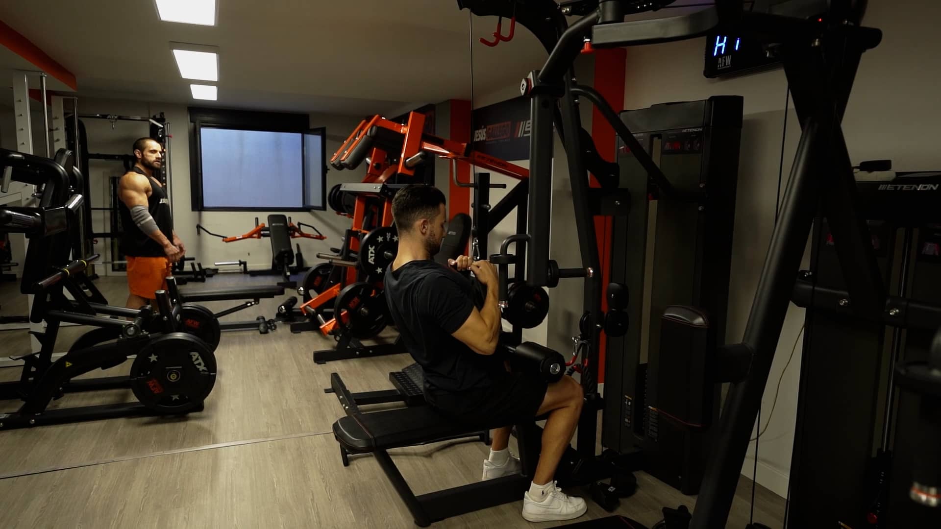 21. Jalón al pecho agarre invertido y cerrado (TRYON) on Vimeo