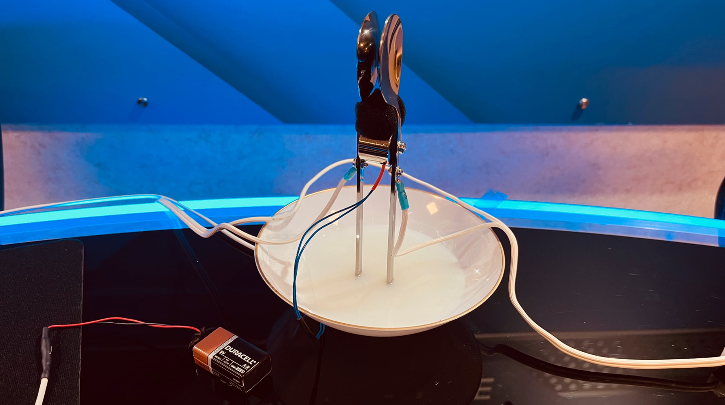 Science LIVE - Spoon Relay Demonstration - Controlling Power with ...