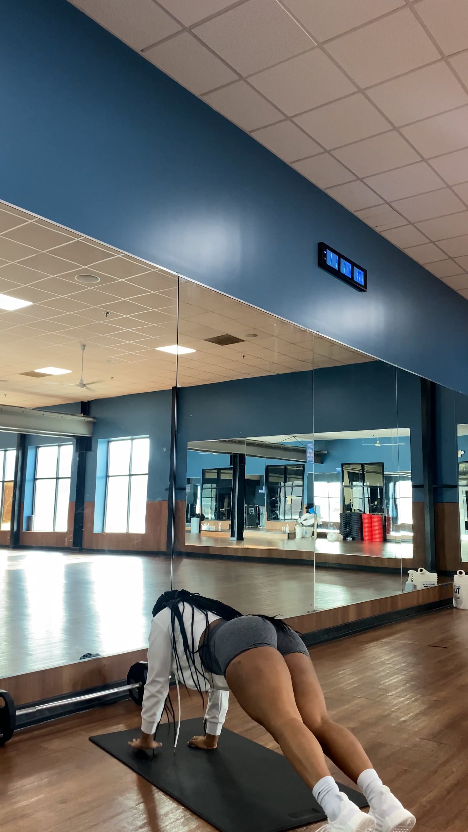 Plank Arm Raise on Vimeo