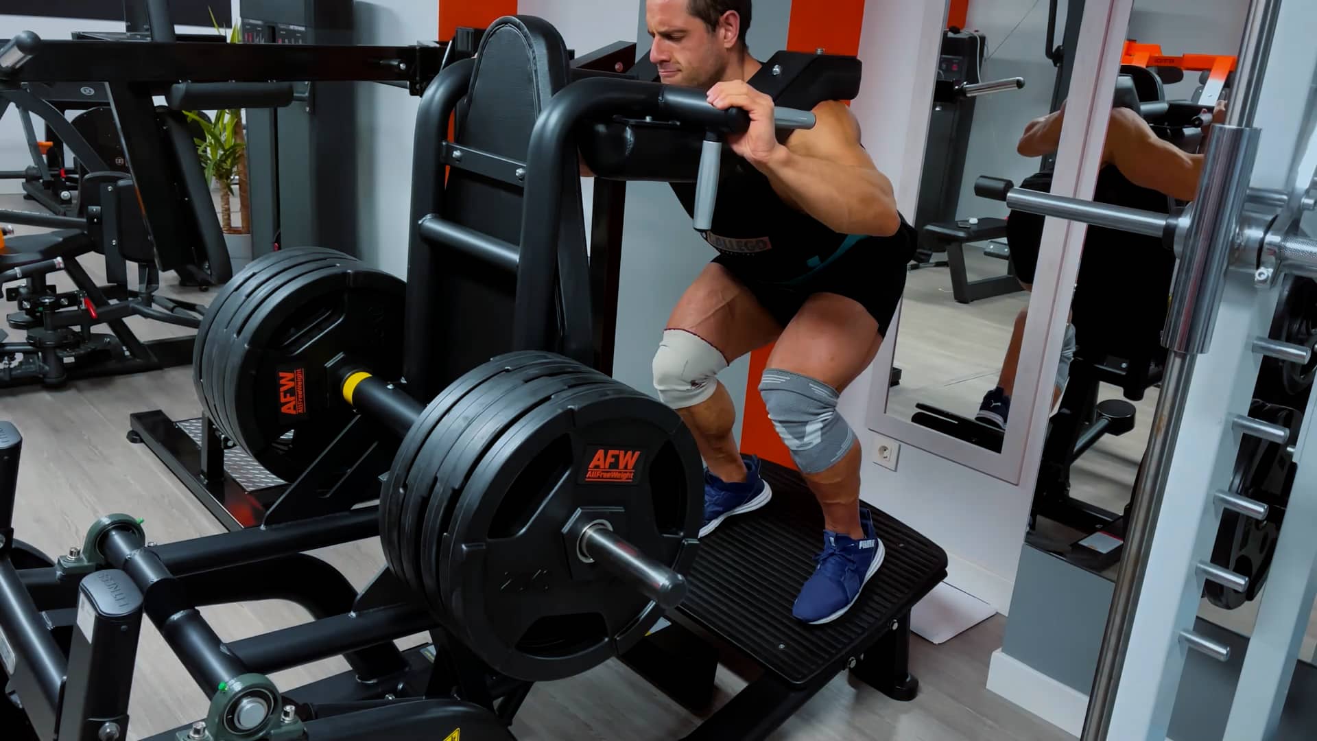 25. Sentadilla Hack invertida on Vimeo