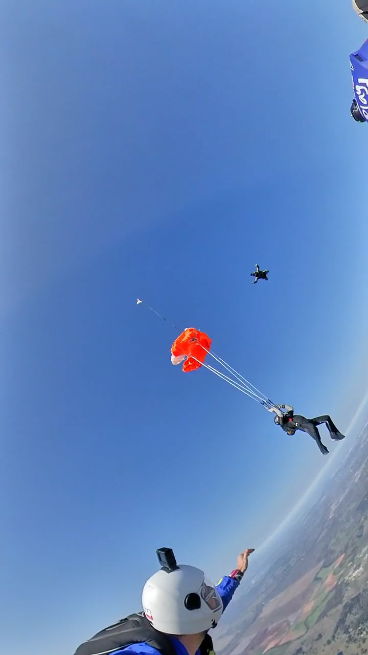 Oivind Godager’s 3100th Skydive on Vimeo